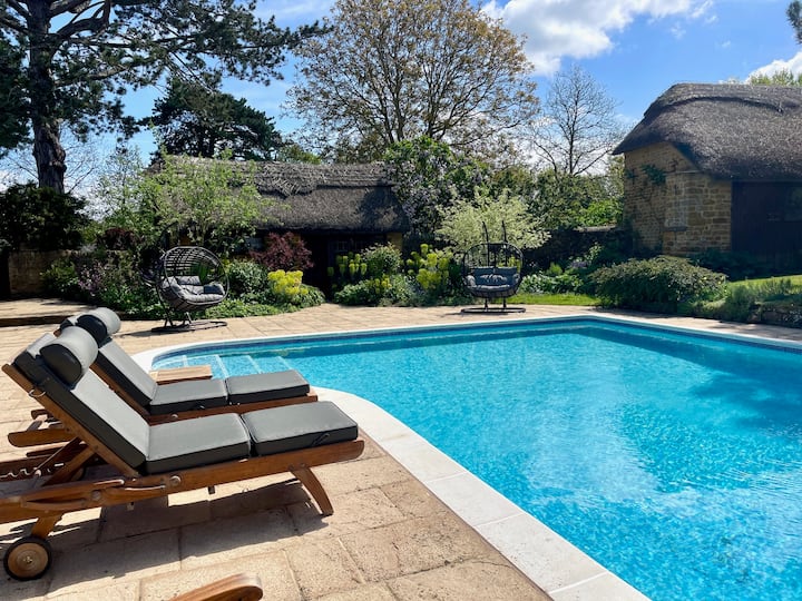 Idyllic Country House With Heated Outdoor Pool - Banbury