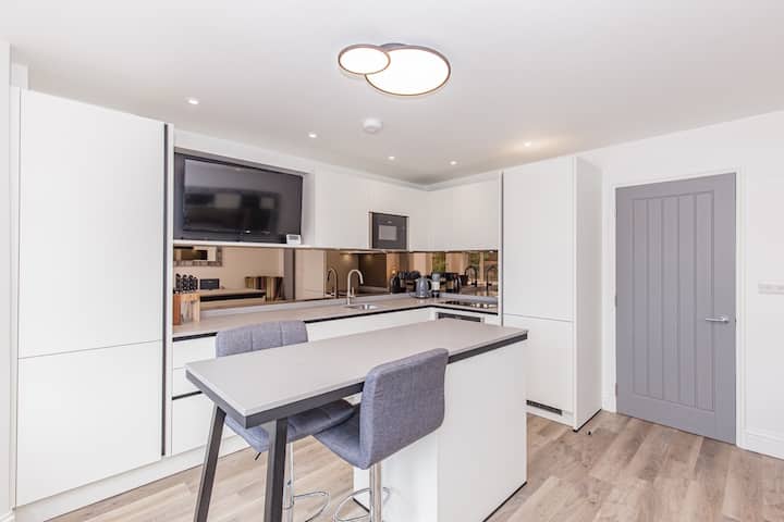 Premium 2br 2bath Flat | Prime Cowley | Long Stays - Oxford