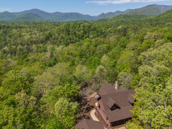 Starling Road Retreat | Cabin With Stunning Views - Lake Lure, NC