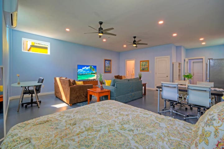 Coastal Getaway + 2 Community Pool | Studio - Port Aransas, TX