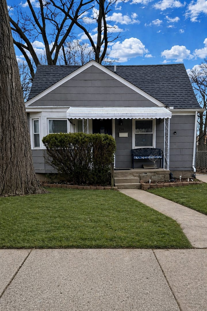 Mid-century Retreat • Walk To Livernois Shops - Ferndale, MI