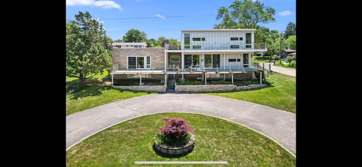 Grand Beach & Indoor Pool Retreat - Union Pier, MI