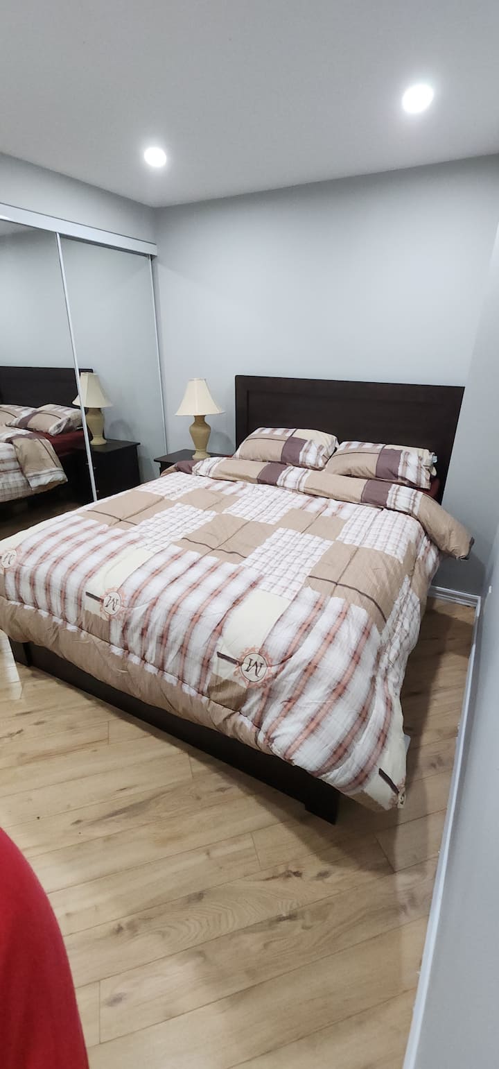 Room (3) In Detached House - Barrie