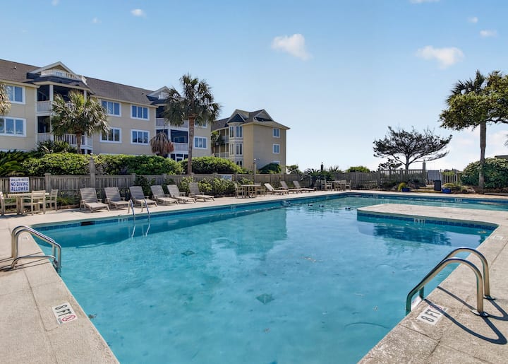 Ocean View • Screened Porch • Pool • Walk To Beach - Mount Pleasant, SC