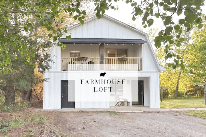 Farmhouse Loft - Marion, IL