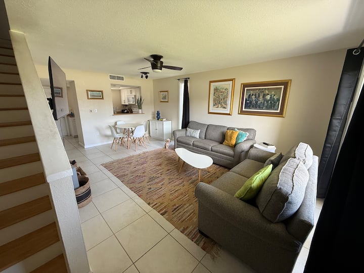 Tropical Escape By The State Park/beach Entrance - Fort Pierce, FL