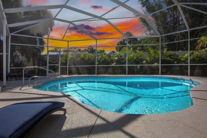 Paradise Palms Pool Home: Game Room, Mins To Beach - Siesta Key, FL