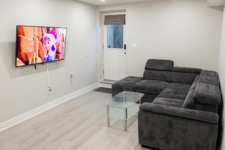 Private & Cozy Two Bedroom Suite In Guelph - Guelph