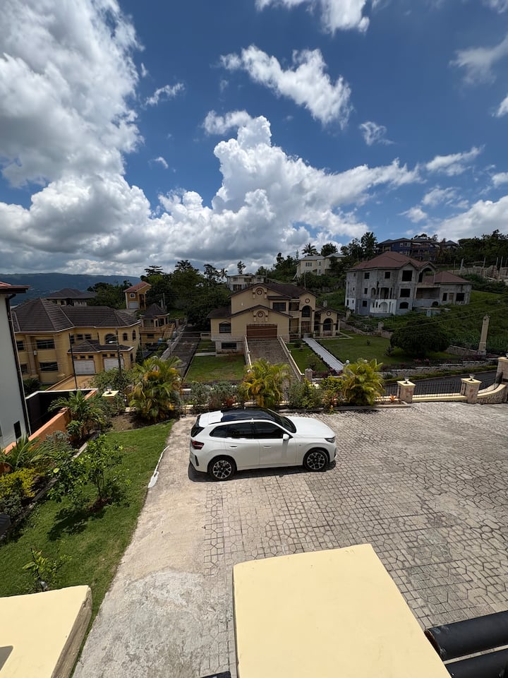 Modern Comfort W/ Panoramic Hill View - Jamaica