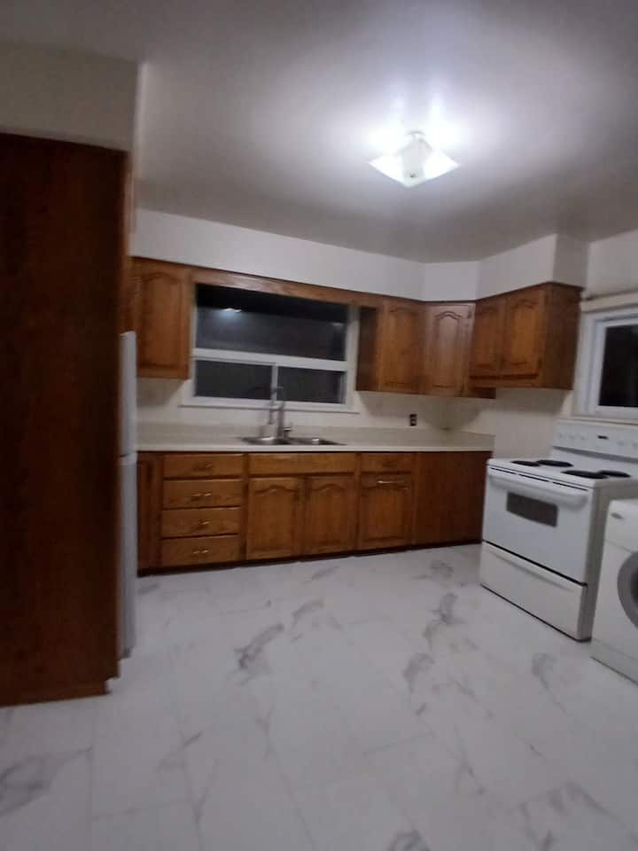 Clean And Comfy - Hamilton, Canadá