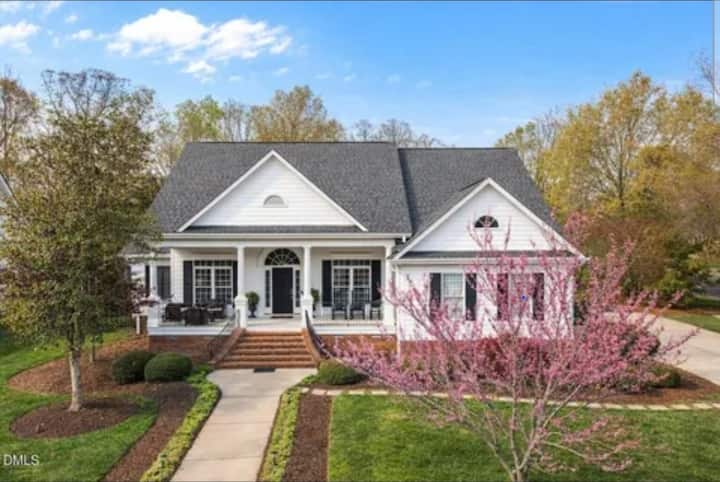 Elegant Golf Community Retreat - Graham-Mebane Lake