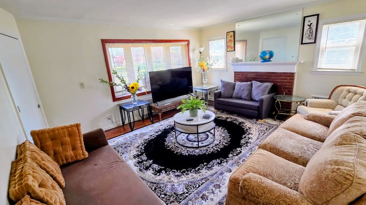 Serene 2bdrm Hempstead House - Westbury, NY