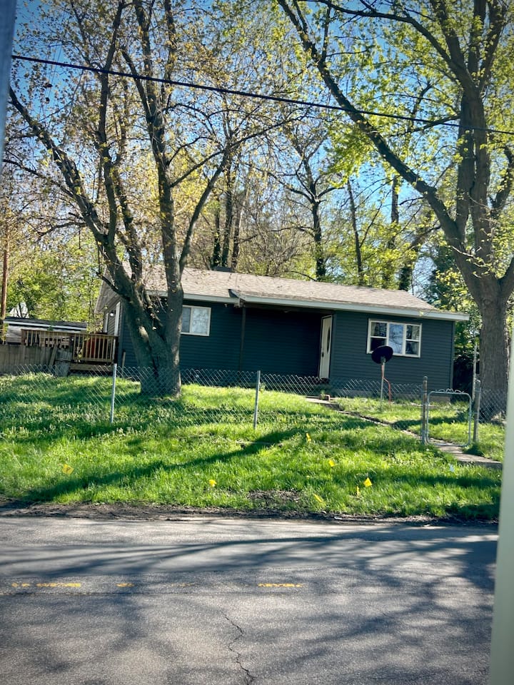 Private Retreat, Near Beach, Main Attractions+more - Beverly Shores, IN