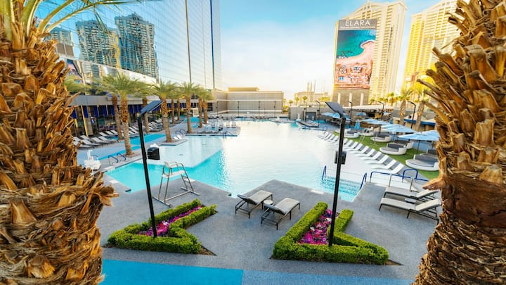 Stylish Vegas Escape Near The Strip - Las Vegas Harry Reid Airport (LAS)
