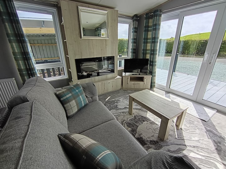 Waters Edge Lodge 2 - Near Lake Vyrnwy, M Wales - United Kingdom
