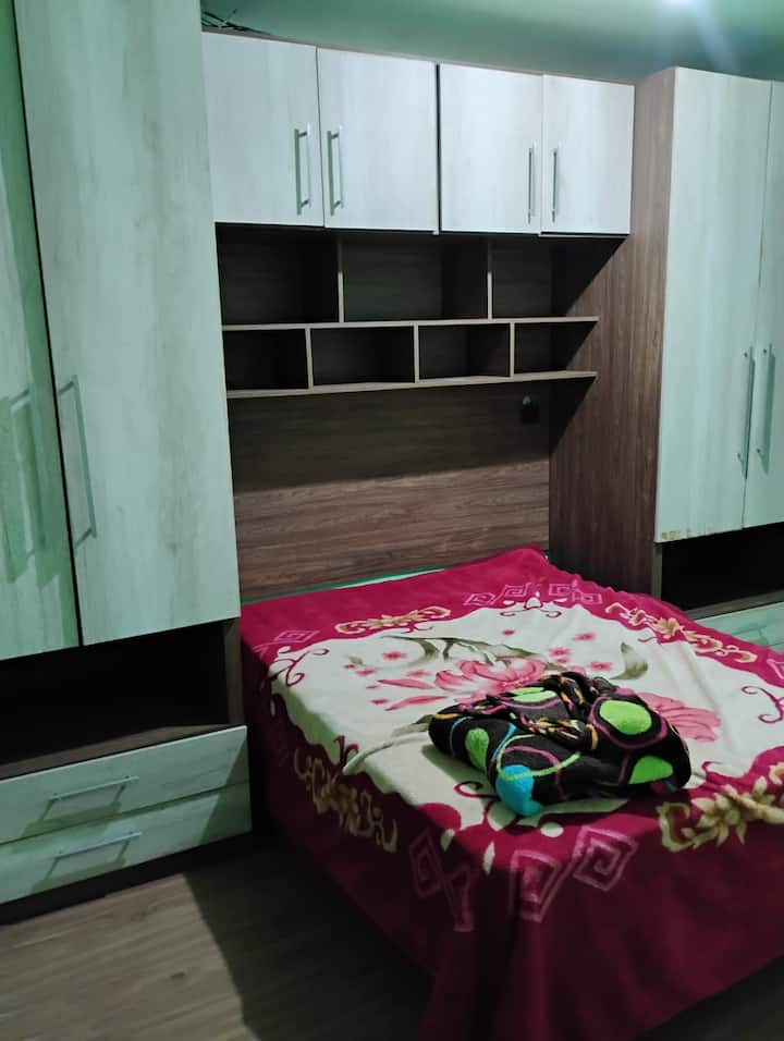 Quarto Em Minha Casa A Seu Dispor - Araucária