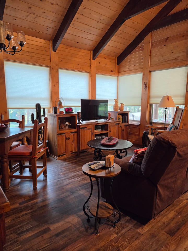Cozy Log Cabin In The Heart Of The Bitterroot - Corvallis, MT