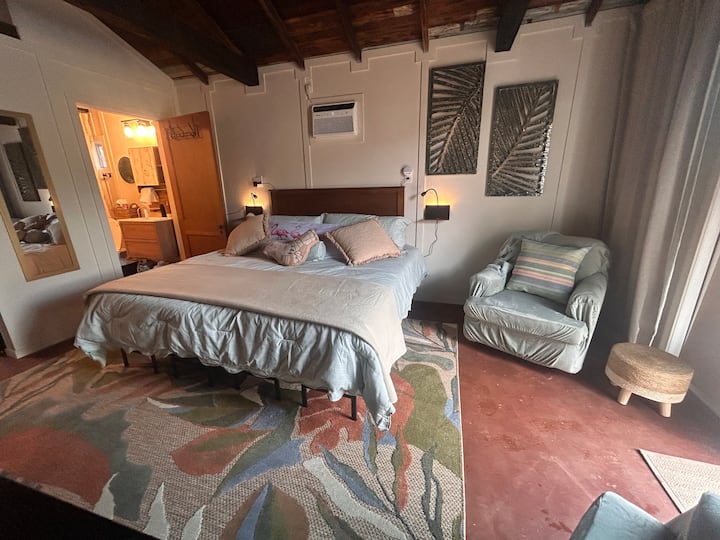 Studio 45 | Minutes To Beaches & Sponge Docks - Tarpon Springs, FL