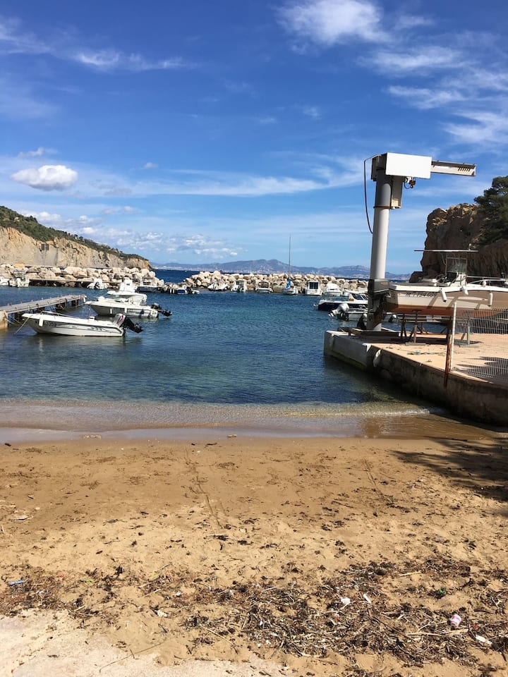 Studio En Bord De Mer
(Pas D'exterieur) - Ensuès-la-Redonne