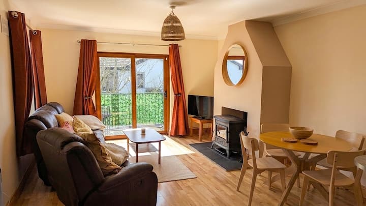 Cosy Pebble Lawn (Dog Friendly) - Tramore