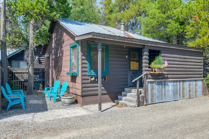 Gateway To Yellowstone! Cabin < 1 Mi To Nat'l Park - West Yellowstone, MT