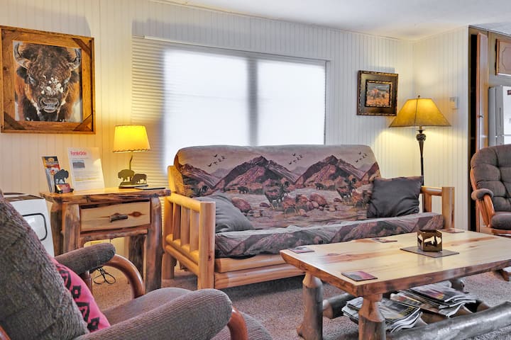 6 Blocks To Yellowstone Np: 'Bison Home' W/ Bbq - West Yellowstone, MT