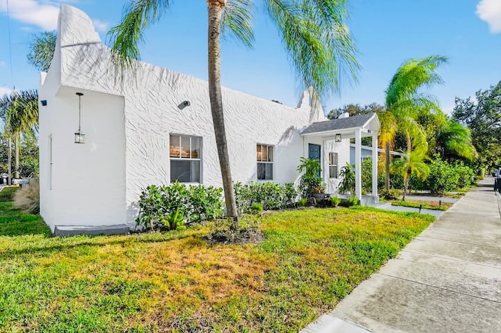Stylish Home And Private Studio Minutes To Beach - Lake Worth, FL