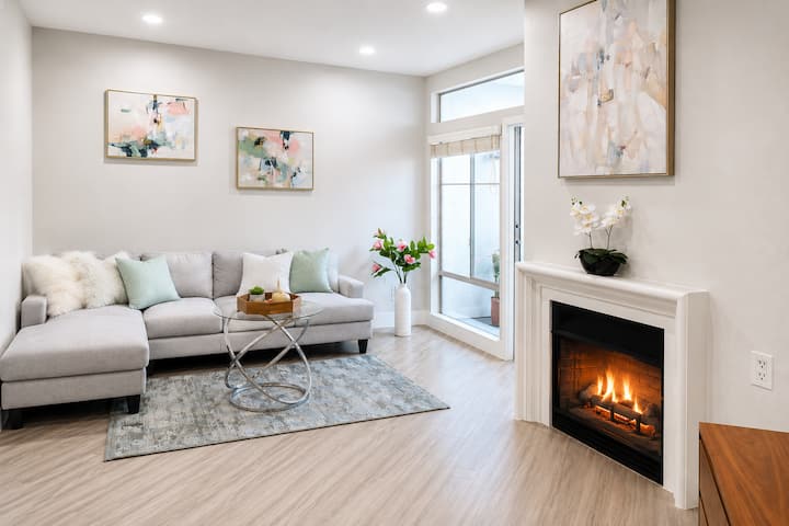 Cozy Tropical Corner | The Grove Area - Beverly Hills, CA