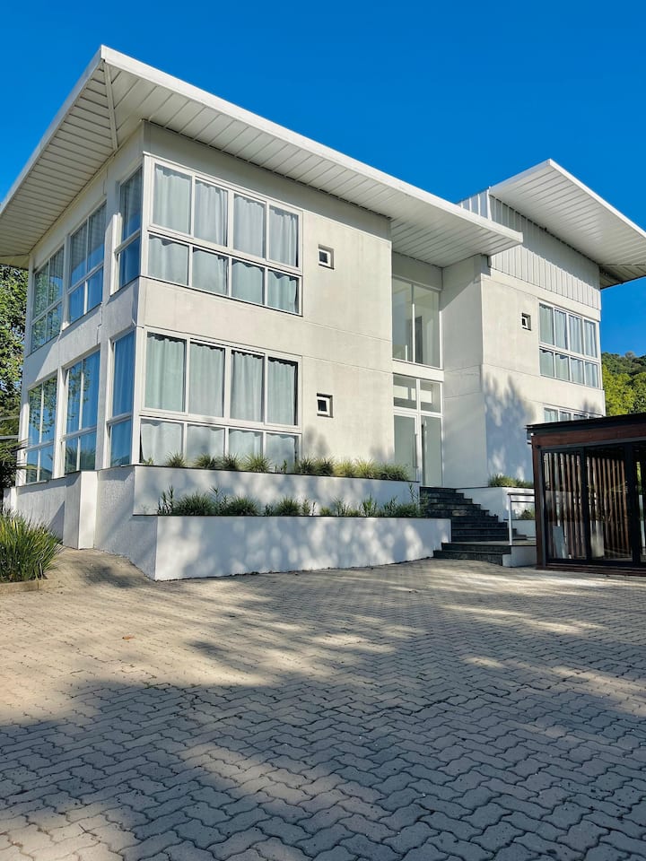 Kipos Suites 6 - Garibaldi