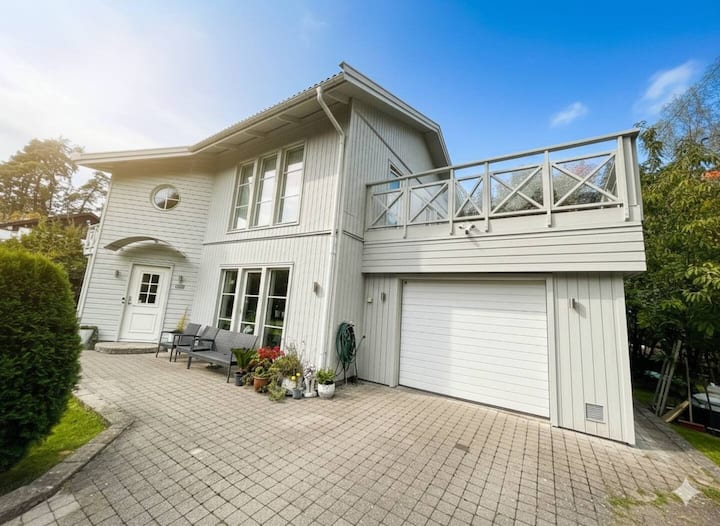 Elegant Villa I Stockholm Nära Sjö & Natur - Vallentuna