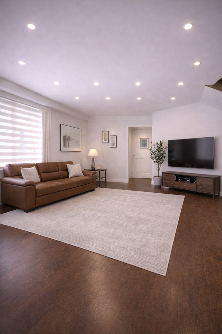 Modern Luxury Home| King Bed+3 Queens| Family Stay - Oakville