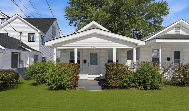 Charming Belmar Beach House - Point Pleasant Beach, NJ