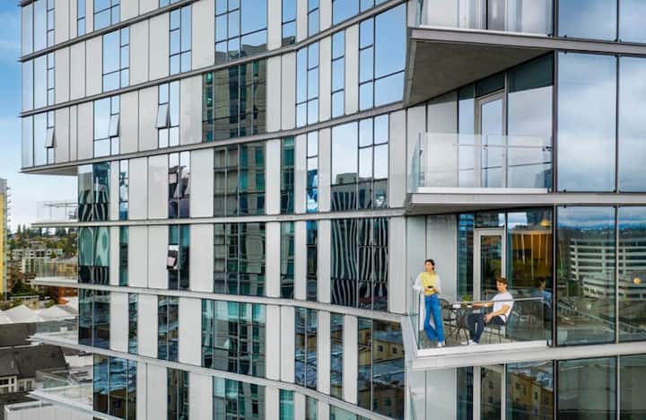 Lux High-rise Retreat With Views -Walk To Metro - Bellevue, WA