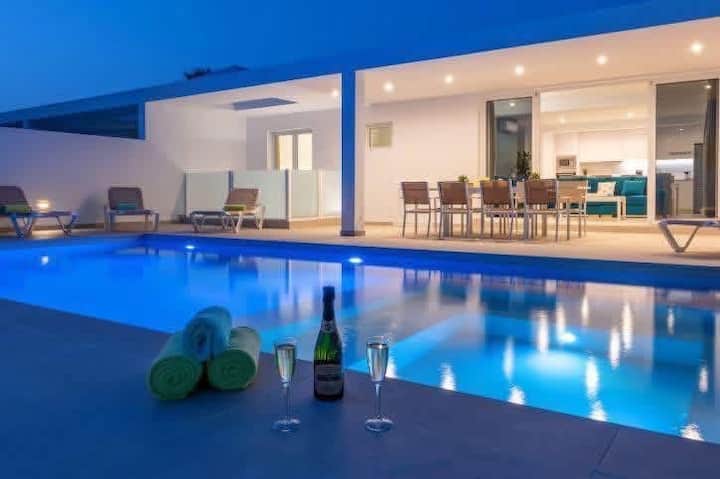 Luxury Modern Villa With Montaña Roja Views - Lanzarote