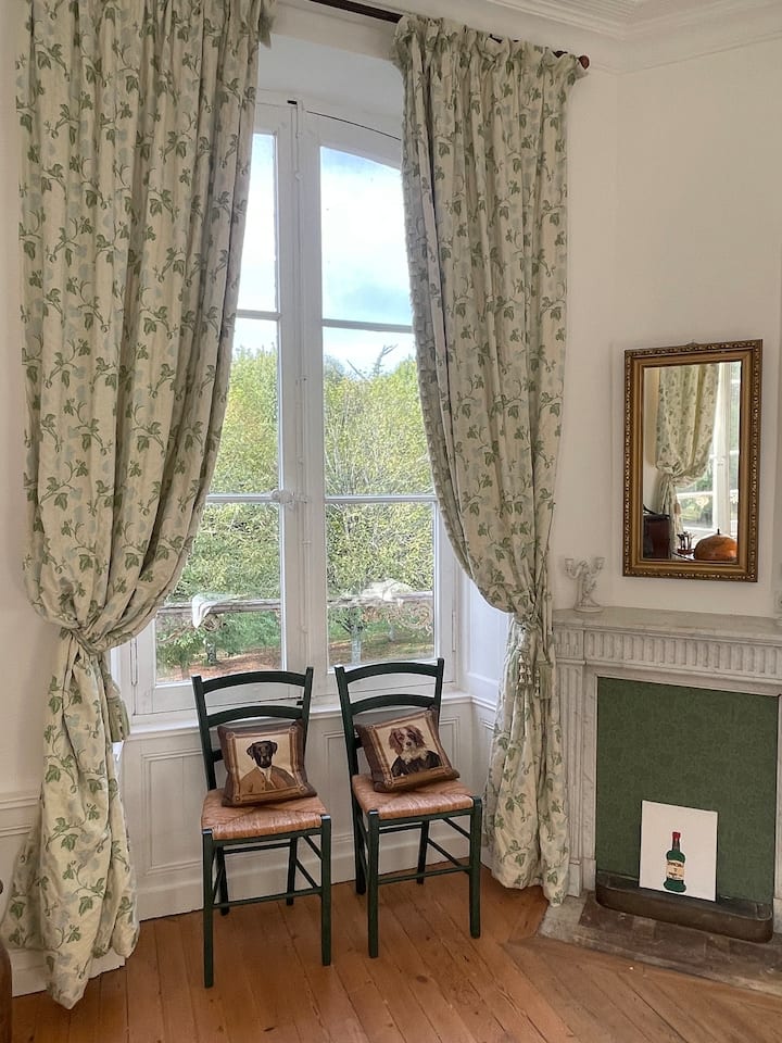 Chambre De Château, Le Refuge Dalexandre - Mervent