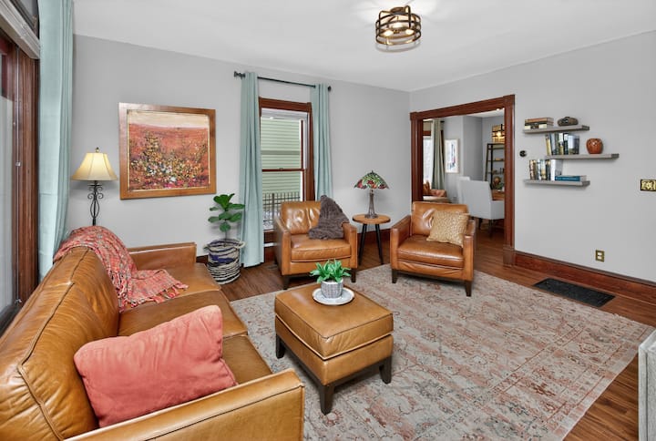 Historic & Walkable Home With A Fire Pit - Des Moines, IA