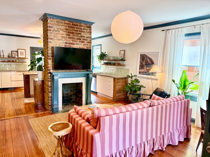 Walk To Uva & Downtown Mall | Art-filled Retreat - Charlottesville, VA