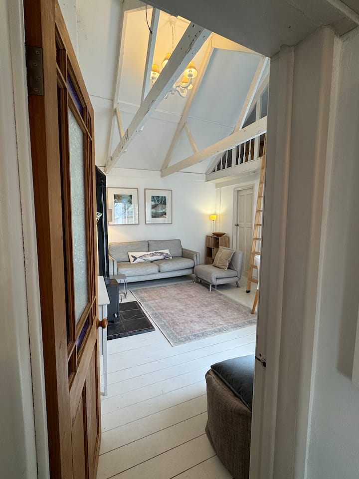 The Hayloft. A Cosy & Quirky Little Retreat - Penryn