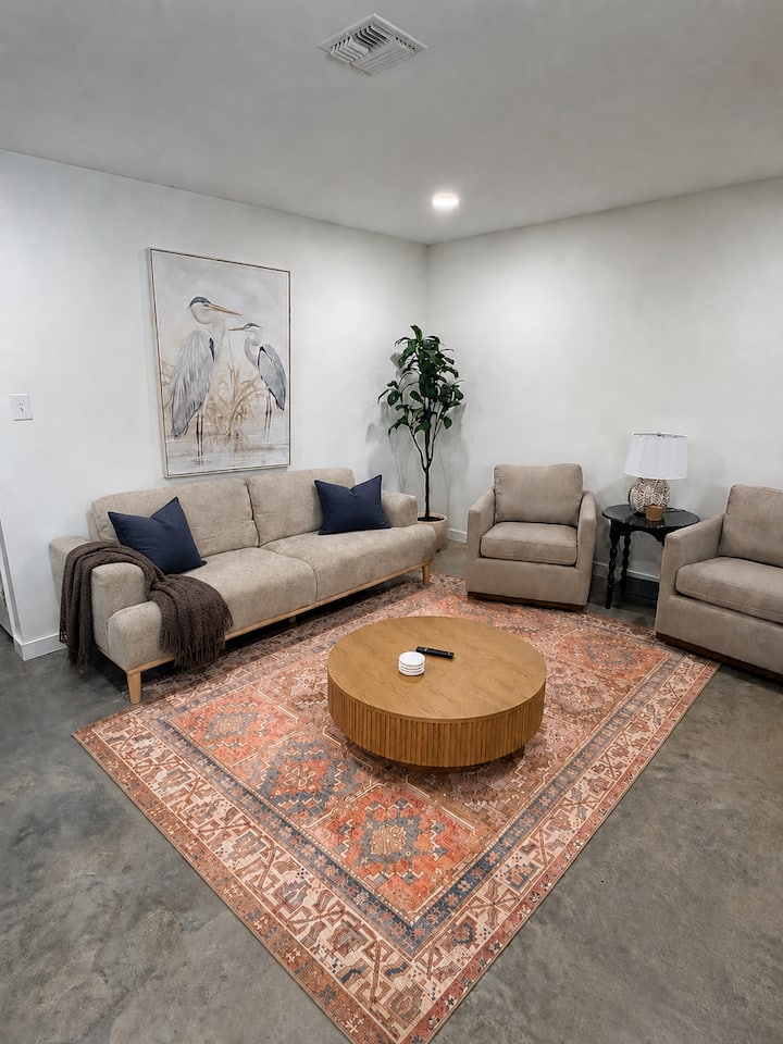 New-rampart Inn-3 Kings-luxe Amenities-cozy Stay - Lafayette, LA