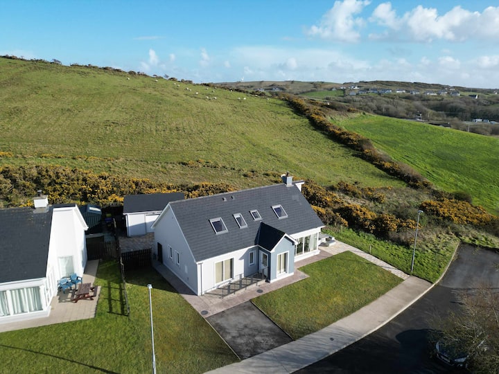 Coastal Family Retreat In Rossnowlagh, Sleeps 12 - Bundoran