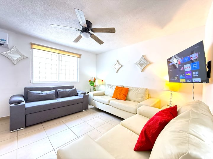 Amazing 3 Bedroom Home W/free Parking + Patio + Ac - Monterrey