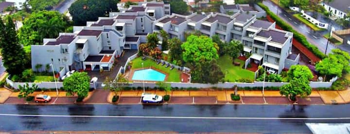 Modern Cozy Urban Stay 
Bright Open-plan Escape - Umhlanga