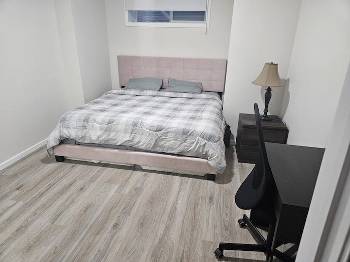 Modern 2-bedroom Private Basement Apartment - Airdrie