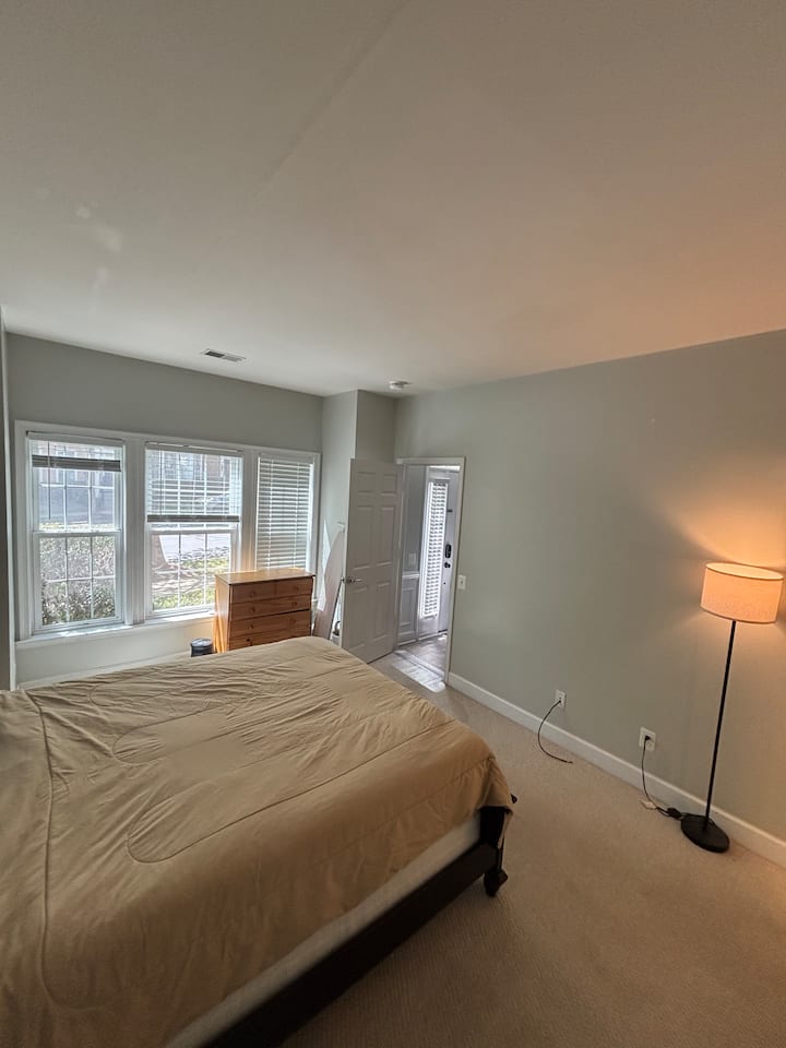 Relaxing Private Suite W/ Clubhouse Access - Woodbridge, VA