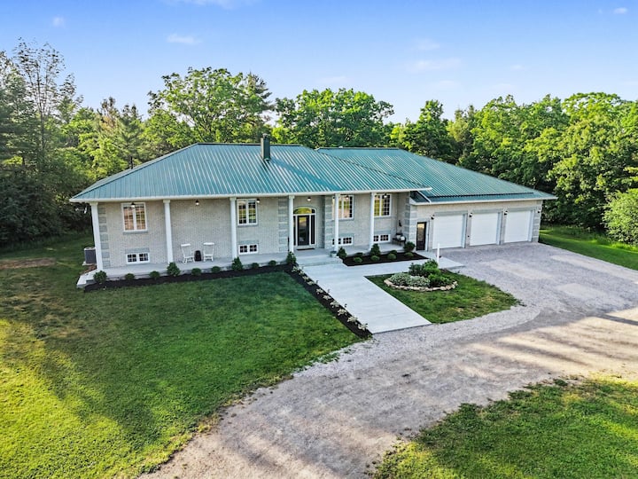 Stone Road Haven Country Suite With  Parking - Smiths Falls