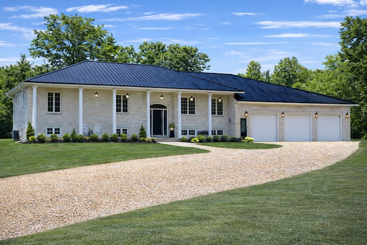 Stone Road Haven Country Suite With  Parking - Smiths Falls