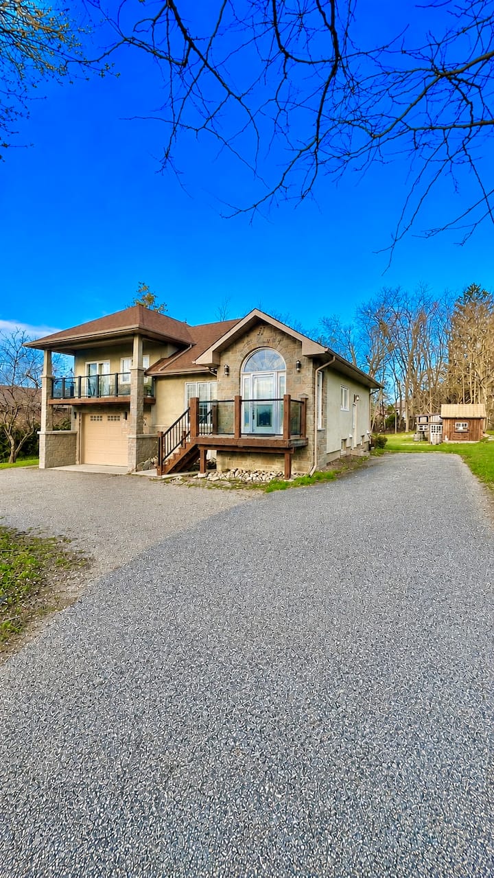 Backyard Oasis | Cozy Family Retreat + Jacuzzi - Barrie