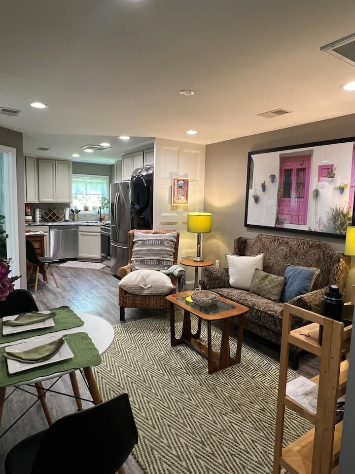 Dragonfly Inn Ii Great 2br Apt Walk To Everything - Winchester, VA