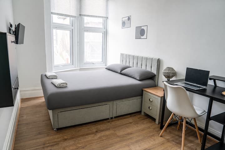 12 Hotel - Westcliff-on-Sea