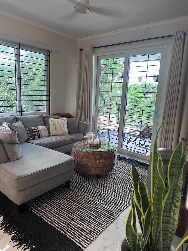 Quiet 2-bedroom Home With Blue Mountain Views - Kingston